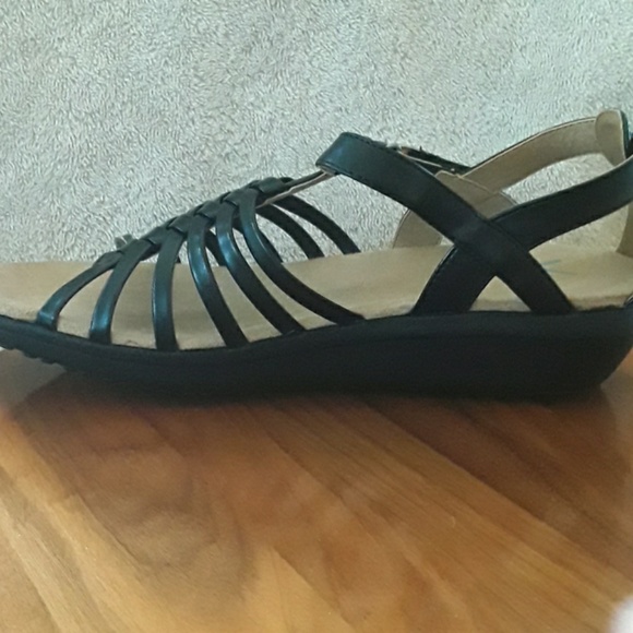 Yuu | Shoes | Yuu Sandals Sz | Poshmark